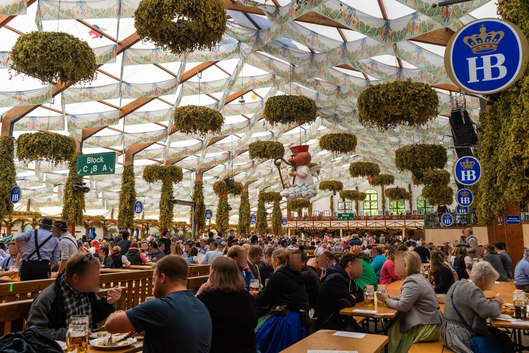 Hofbräu Festzelt Oktoberfest Tent Guide: Reservations, Photos & More ...
